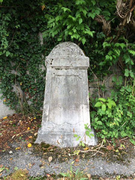 Borne royale (ou borne de corvée) - Commune de Saint-Ismier